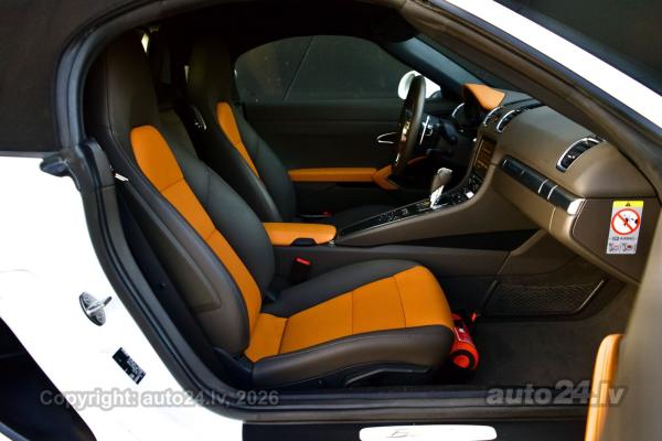 White Porsche Boxster 2015 in Tallinn, with an engine capacity of 2.70 L and mileage of 19 thousand km for 49999 €, photo 8 on AUTOMOTO.COM.LV