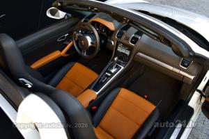 White Porsche Boxster 2015 in Tallinn, with an engine capacity of 2.70 L and mileage of 19 thousand km for 49999 €, photo 11 on AUTOMOTO.COM.LV