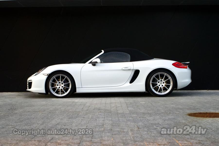 White Porsche Boxster 2015 in Tallinn, with an engine capacity of 2.70 L and mileage of 19 thousand km for 49999 €, photo 13 on AUTOMOTO.COM.LV