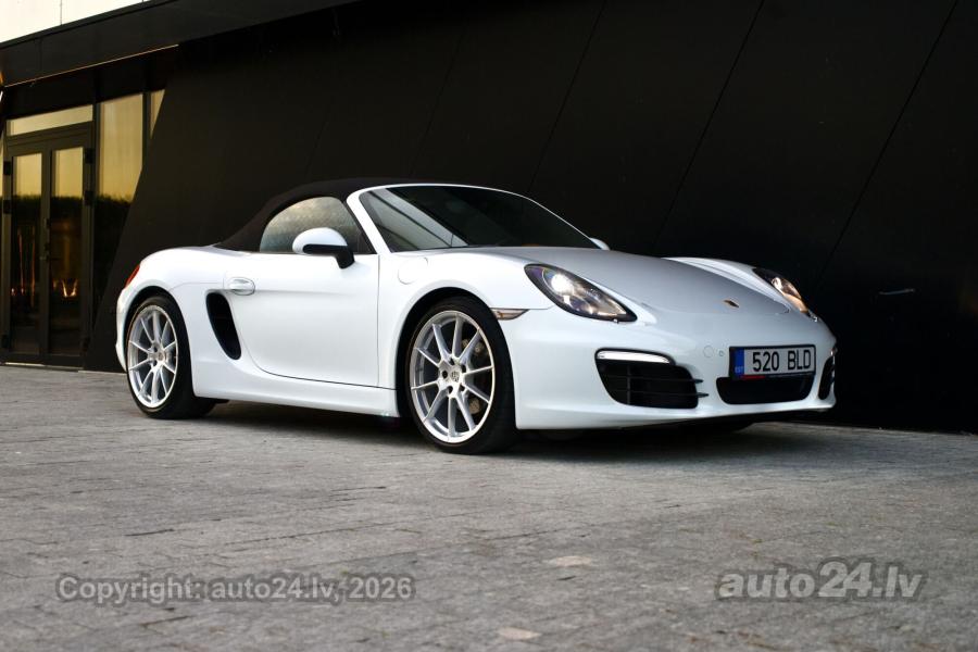 White Porsche Boxster 2015 in Tallinn, with an engine capacity of 2.70 L and mileage of 19 thousand km for 49999 €, photo 24 on AUTOMOTO.COM.LV