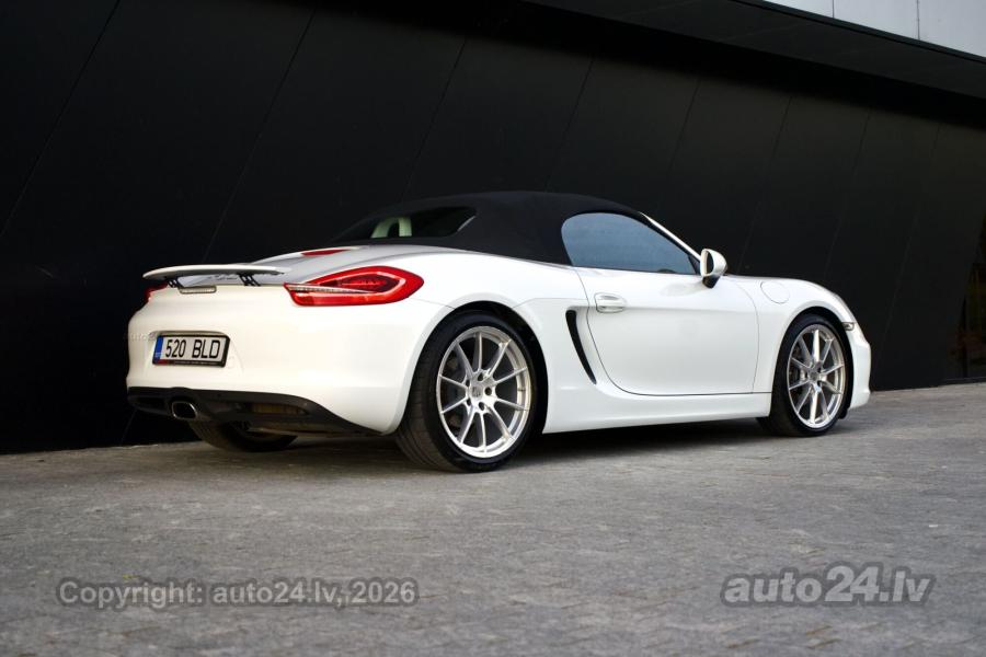 White Porsche Boxster 2015 in Tallinn, with an engine capacity of 2.70 L and mileage of 19 thousand km for 49999 €, photo 25 on AUTOMOTO.COM.LV