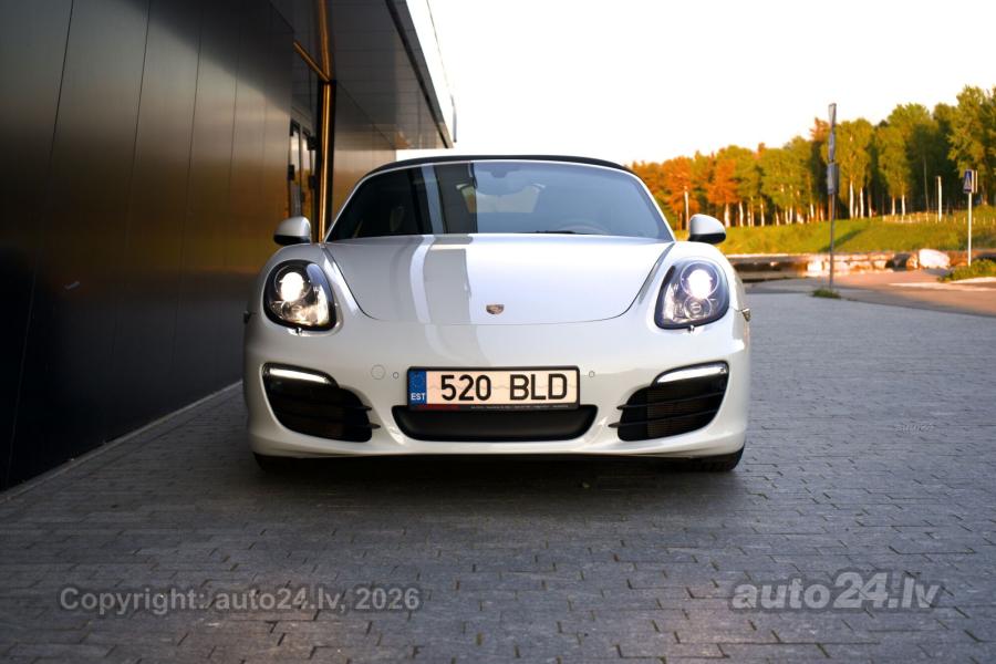 White Porsche Boxster 2015 in Tallinn, with an engine capacity of 2.70 L and mileage of 19 thousand km for 49999 €, photo 27 on AUTOMOTO.COM.LV