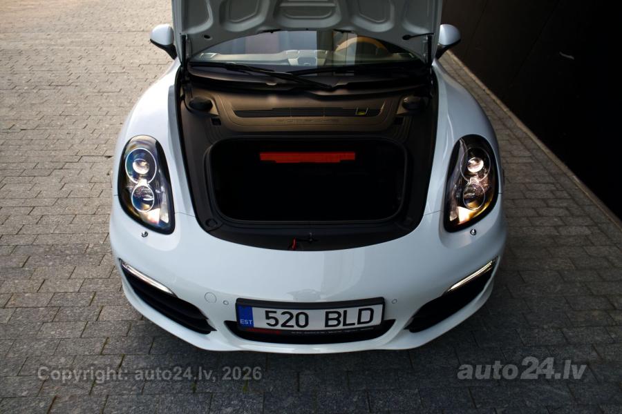 White Porsche Boxster 2015 in Tallinn, with an engine capacity of 2.70 L and mileage of 19 thousand km for 49999 €, photo 30 on AUTOMOTO.COM.LV