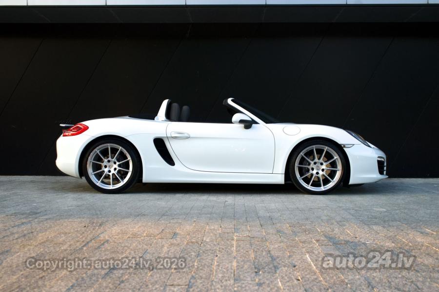 White Porsche Boxster 2015 in Tallinn, with an engine capacity of 2.70 L and mileage of 19 thousand km for 49999 €, photo 31 on AUTOMOTO.COM.LV