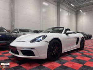 White Porsche Boxster 2017 in Vilnius, with an engine capacity of 2.50 L and mileage of 64 thousand km for 46900 €, photo  on AUTOMOTO.COM.LV