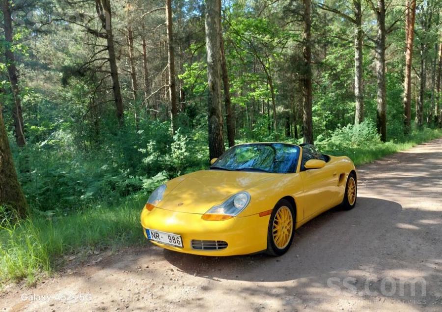 Yellow Porsche Boxster 2002 in Riga, with an engine capacity of 2.70 L and mileage of 126 thousand km for 12990 €, photo 2 on AUTOMOTO.COM.LV
