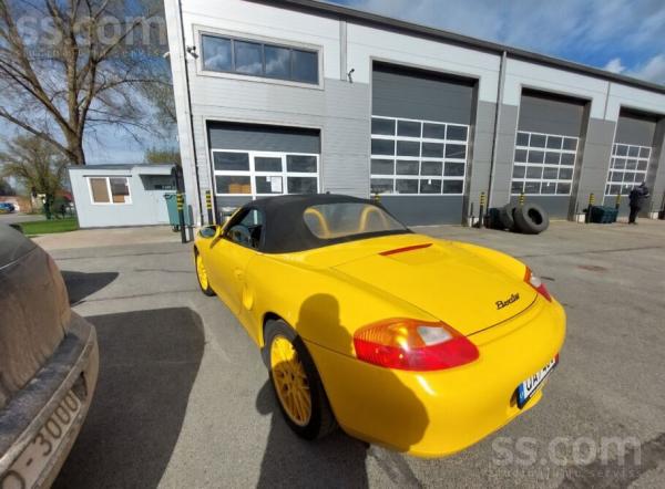 Yellow Porsche Boxster 2002 in Riga, with an engine capacity of 2.70 L and mileage of 126 thousand km for 12990 €, photo 3 on AUTOMOTO.COM.LV