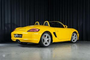 Dzeltens Porsche Boxster 2008 Viļņa, ar dzinēja tilpumu 2.69 L un nobraukumu 164 tūkst. km par 24500 €, foto 5 vietnē AUTOMOTO.COM.LV