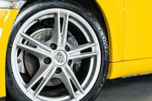 Dzeltens Porsche Boxster 2008 Viļņa, ar dzinēja tilpumu 2.69 L un nobraukumu 164 tūkst. km par 24500 €, foto 14 vietnē AUTOMOTO.COM.LV