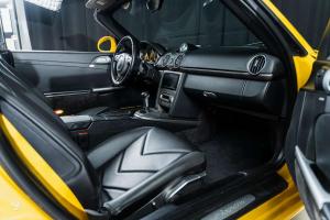 Dzeltens Porsche Boxster 2008 Viļņa, ar dzinēja tilpumu 2.69 L un nobraukumu 164 tūkst. km par 24500 €, foto 30 vietnē AUTOMOTO.COM.LV