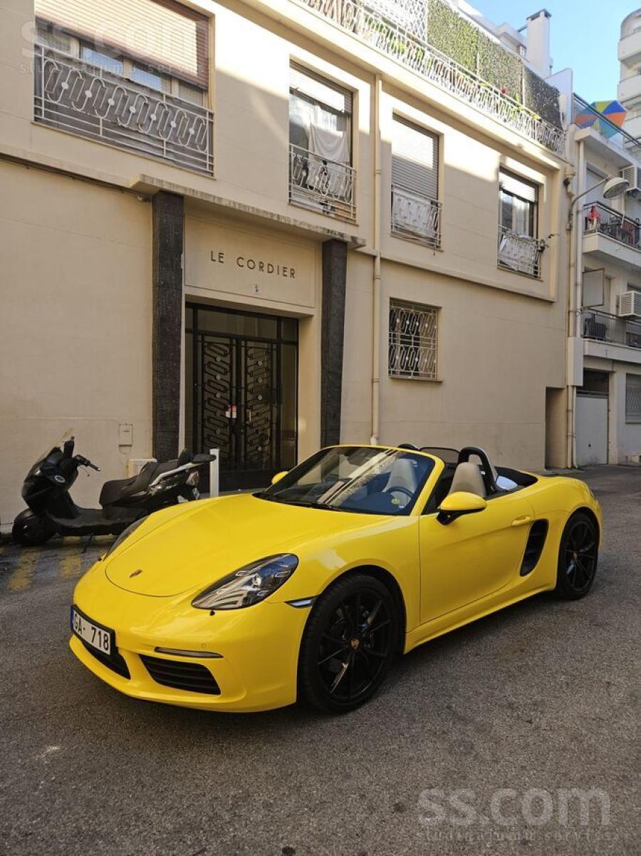 Yellow Porsche Boxster 2018 in Riga, with an engine capacity of 2.00 L and mileage of 43 thousand km for 59000 €, photo 3 on AUTOMOTO.COM.LV