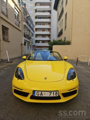 Yellow Porsche Boxster 2018 in Riga, with an engine capacity of 2.00 L and mileage of 43 thousand km for 59000 €, photo 4 on AUTOMOTO.COM.LV