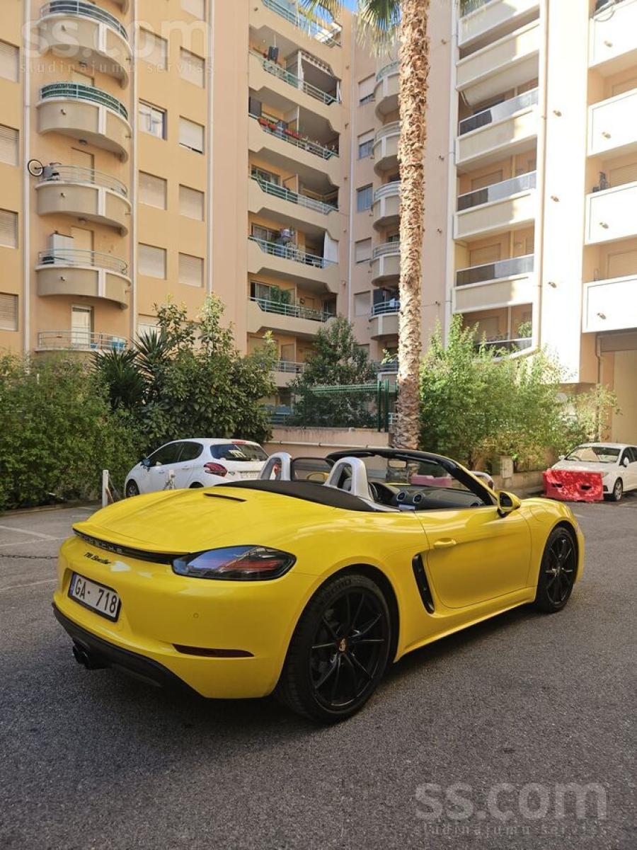 Yellow Porsche Boxster 2018 in Riga, with an engine capacity of 2.00 L and mileage of 43 thousand km for 59000 €, photo 5 on AUTOMOTO.COM.LV