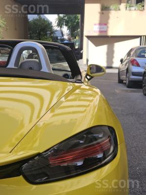 Yellow Porsche Boxster 2018 in Riga, with an engine capacity of 2.00 L and mileage of 43 thousand km for 59000 €, photo 7 on AUTOMOTO.COM.LV