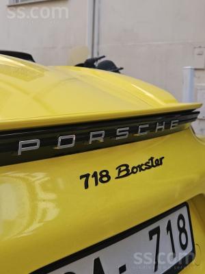 Yellow Porsche Boxster 2018 in Riga, with an engine capacity of 2.00 L and mileage of 43 thousand km for 59000 €, photo 8 on AUTOMOTO.COM.LV