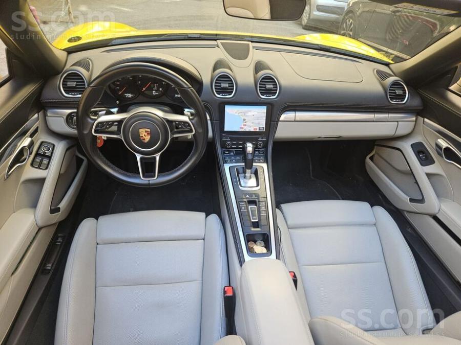 Yellow Porsche Boxster 2018 in Riga, with an engine capacity of 2.00 L and mileage of 43 thousand km for 59000 €, photo 9 on AUTOMOTO.COM.LV
