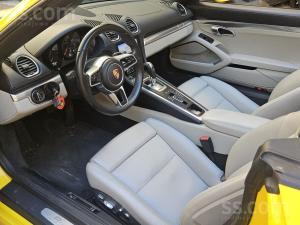 Yellow Porsche Boxster 2018 in Riga, with an engine capacity of 2.00 L and mileage of 43 thousand km for 59000 €, photo 10 on AUTOMOTO.COM.LV