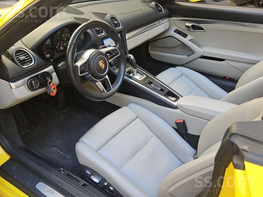 Yellow Porsche Boxster 2018 in Riga, with an engine capacity of 2.00 L and mileage of 43 thousand km for 59000 €, photo 10 on AUTOMOTO.COM.LV