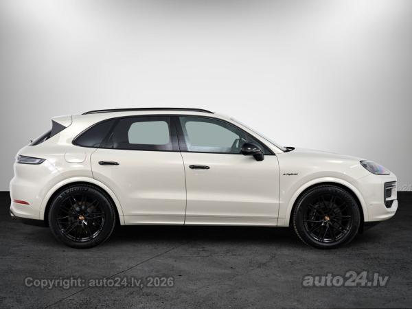 Beige Porsche Cayenne 2026 in Tallinn, with an engine capacity of 3.00 L and mileage of 6 thousand km for 135000 €, photo 9 on AUTOMOTO.COM.LV