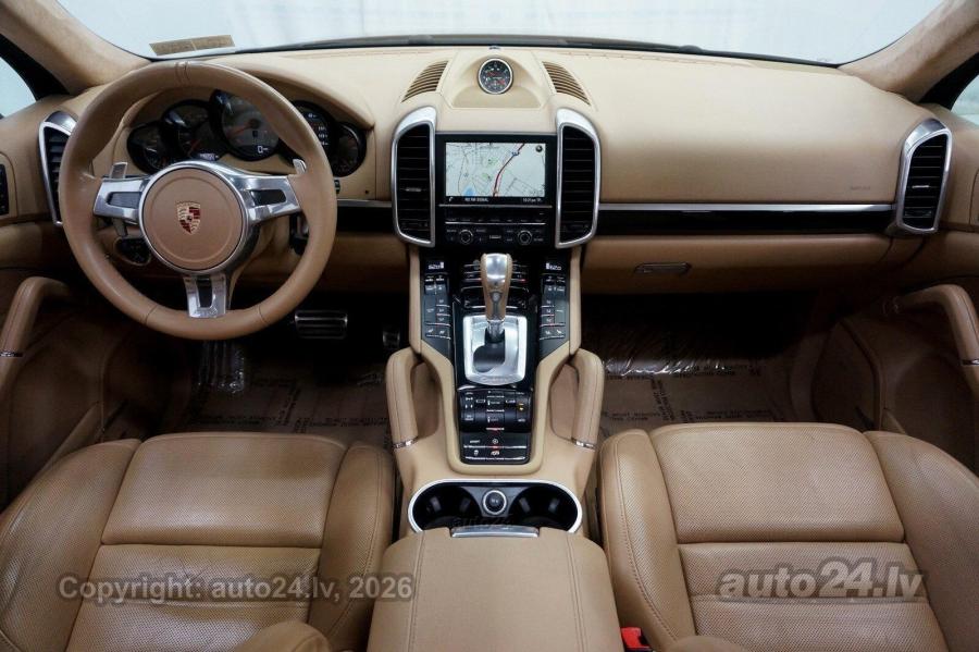 Smilšu krāsa Porsche Cayenne 2014 Tallina, ar dzinēja tilpumu 4.80 L un nobraukumu 304 tūkst. km par 20900 €, foto 10 vietnē AUTOMOTO.COM.LV