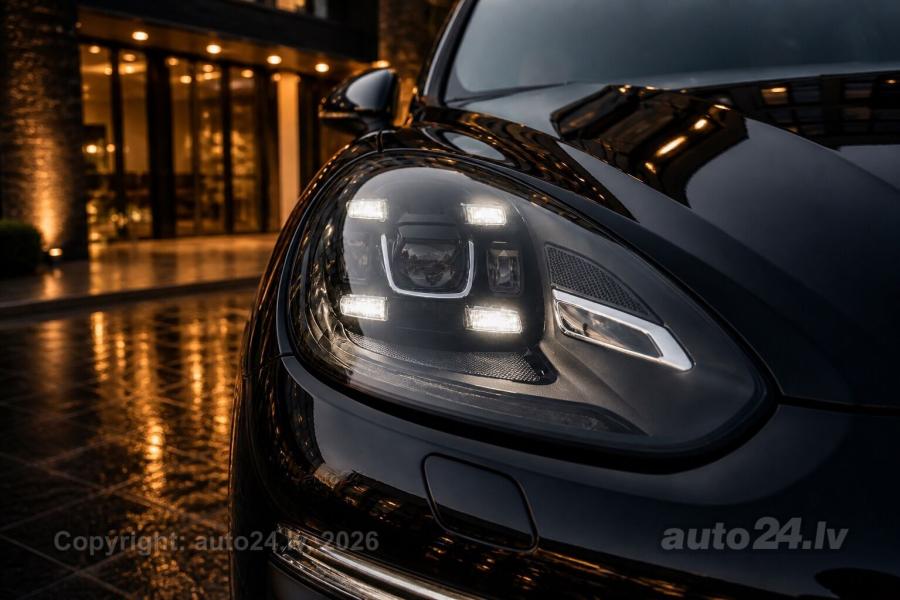 Black Porsche Cayenne 2017 in Tallinn, with an engine capacity of 3.00 L and mileage of 168 thousand km for 34500 €, photo 5 on AUTOMOTO.COM.LV