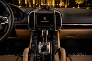 Black Porsche Cayenne 2017 in Tallinn, with an engine capacity of 3.00 L and mileage of 168 thousand km for 34500 €, photo 7 on AUTOMOTO.COM.LV