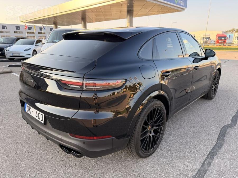 Black Porsche Cayenne 2020 in Riga, with an engine capacity of 3.00 L and mileage of 99 thousand km for 65500 €, photo 4 on AUTOMOTO.COM.LV