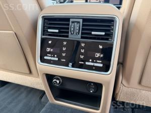Black Porsche Cayenne 2020 in Riga, with an engine capacity of 3.00 L and mileage of 99 thousand km for 65500 €, photo 11 on AUTOMOTO.COM.LV