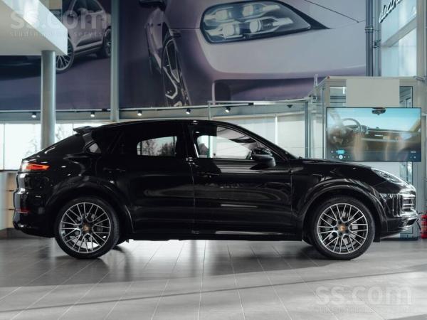 Black Porsche Cayenne 2021 in Riga, with an engine capacity of 2.90 L and mileage of 34 thousand km for 33000 €, photo 5 on AUTOMOTO.COM.LV
