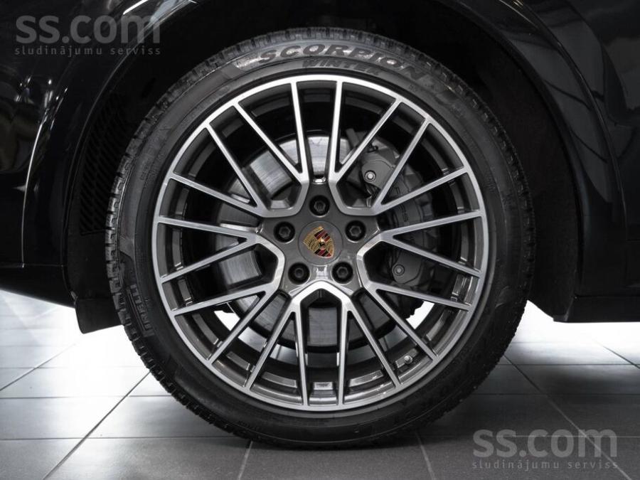 Black Porsche Cayenne 2021 in Riga, with an engine capacity of 2.90 L and mileage of 34 thousand km for 33000 €, photo 17 on AUTOMOTO.COM.LV