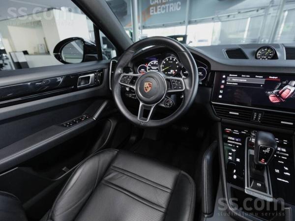 Черный Порше Каен 2022 в Рига, объемом двигателя 3.00 л и пробегом 107 тыс. км за 62900 €, фото 4 на AUTOMOTO.COM.LV