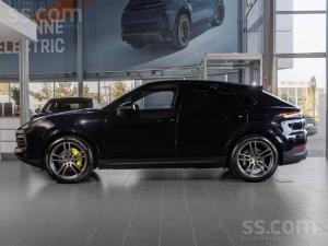 Black Porsche Cayenne 2022 in Riga, with an engine capacity of 3.00 L and mileage of 107 thousand km for 57900 €, photo 3 on AUTOMOTO.COM.LV