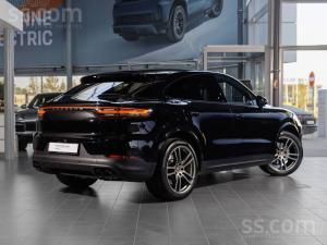 Black Porsche Cayenne 2022 in Riga, with an engine capacity of 3.00 L and mileage of 107 thousand km for 57900 €, photo 4 on AUTOMOTO.COM.LV