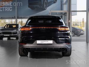 Black Porsche Cayenne 2022 in Riga, with an engine capacity of 3.00 L and mileage of 107 thousand km for 57900 €, photo 7 on AUTOMOTO.COM.LV