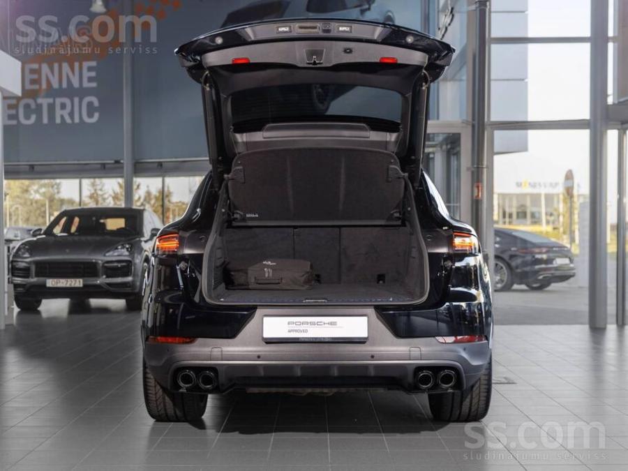 Black Porsche Cayenne 2022 in Riga, with an engine capacity of 3.00 L and mileage of 107 thousand km for 57900 €, photo 12 on AUTOMOTO.COM.LV