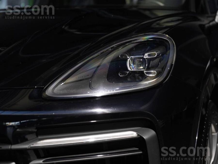 Black Porsche Cayenne 2022 in Riga, with an engine capacity of 3.00 L and mileage of 107 thousand km for 57900 €, photo 15 on AUTOMOTO.COM.LV