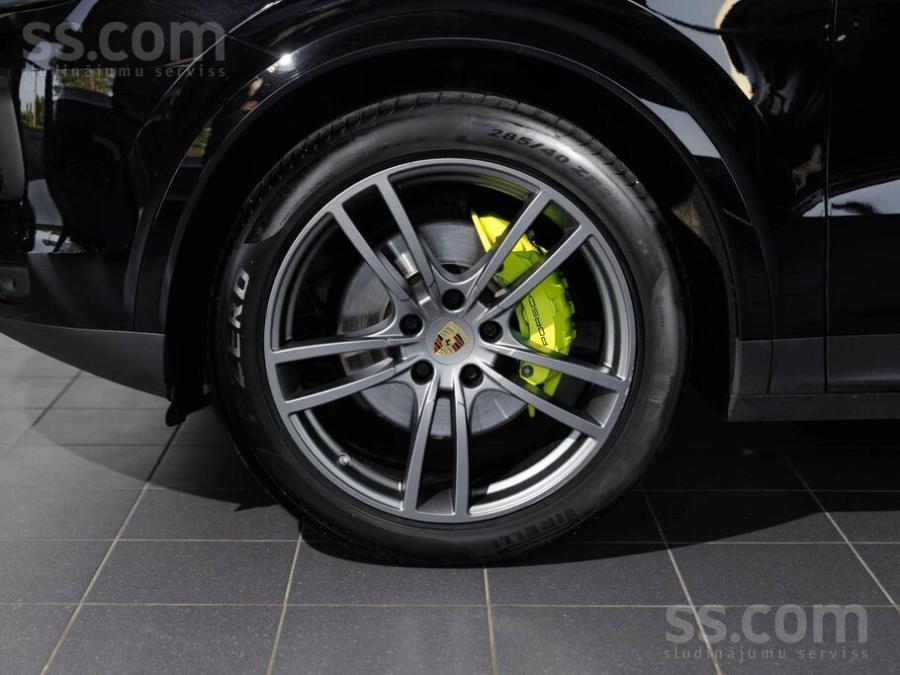 Black Porsche Cayenne 2022 in Riga, with an engine capacity of 3.00 L and mileage of 107 thousand km for 57900 €, photo 18 on AUTOMOTO.COM.LV