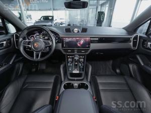 Black Porsche Cayenne 2022 in Riga, with an engine capacity of 3.00 L and mileage of 107 thousand km for 57900 €, photo 21 on AUTOMOTO.COM.LV