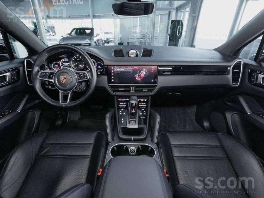 Black Porsche Cayenne 2022 in Riga, with an engine capacity of 3.00 L and mileage of 107 thousand km for 57900 €, photo 21 on AUTOMOTO.COM.LV