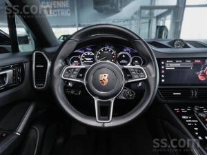 Black Porsche Cayenne 2022 in Riga, with an engine capacity of 3.00 L and mileage of 107 thousand km for 57900 €, photo 35 on AUTOMOTO.COM.LV