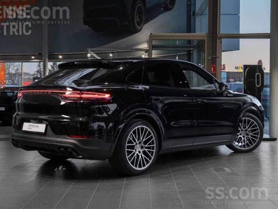 Melns Porsche Cayenne 2023 Rīga, ar dzinēja tilpumu 3.00 L un nobraukumu 45 tūkst. km par 69900 €, foto 4 vietnē AUTOMOTO.COM.LV