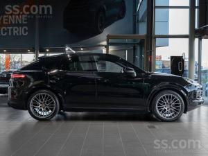 Melns Porsche Cayenne 2023 Rīga, ar dzinēja tilpumu 3.00 L un nobraukumu 45 tūkst. km par 69900 €, foto 8 vietnē AUTOMOTO.COM.LV