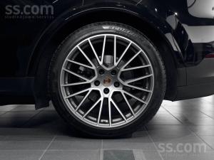 Melns Porsche Cayenne 2023 Rīga, ar dzinēja tilpumu 3.00 L un nobraukumu 45 tūkst. km par 69900 €, foto 18 vietnē AUTOMOTO.COM.LV