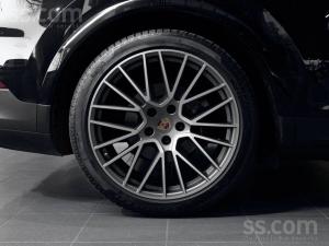 Melns Porsche Cayenne 2023 Rīga, ar dzinēja tilpumu 3.00 L un nobraukumu 45 tūkst. km par 69900 €, foto 19 vietnē AUTOMOTO.COM.LV