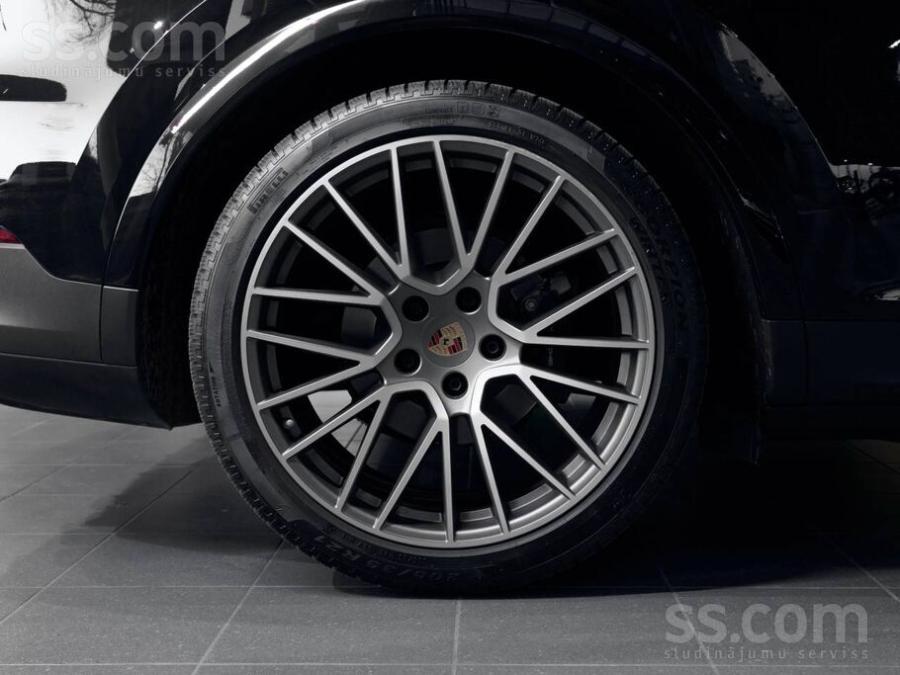 Melns Porsche Cayenne 2023 Rīga, ar dzinēja tilpumu 3.00 L un nobraukumu 45 tūkst. km par 69900 €, foto 19 vietnē AUTOMOTO.COM.LV