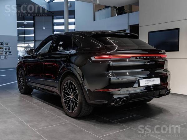 Black Porsche Cayenne 2024 in Riga, with an engine capacity of 4.00 L and mileage of 29 thousand km for 99000 €, photo 3 on AUTOMOTO.COM.LV