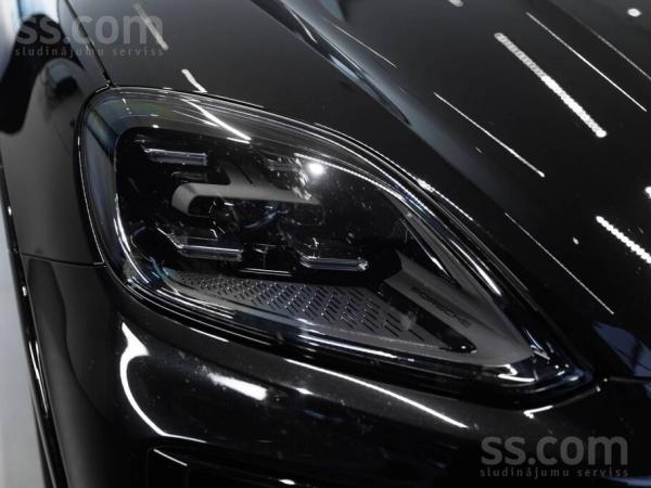 Black Porsche Cayenne 2024 in Riga, with an engine capacity of 4.00 L and mileage of 29 thousand km for 99000 €, photo 10 on AUTOMOTO.COM.LV