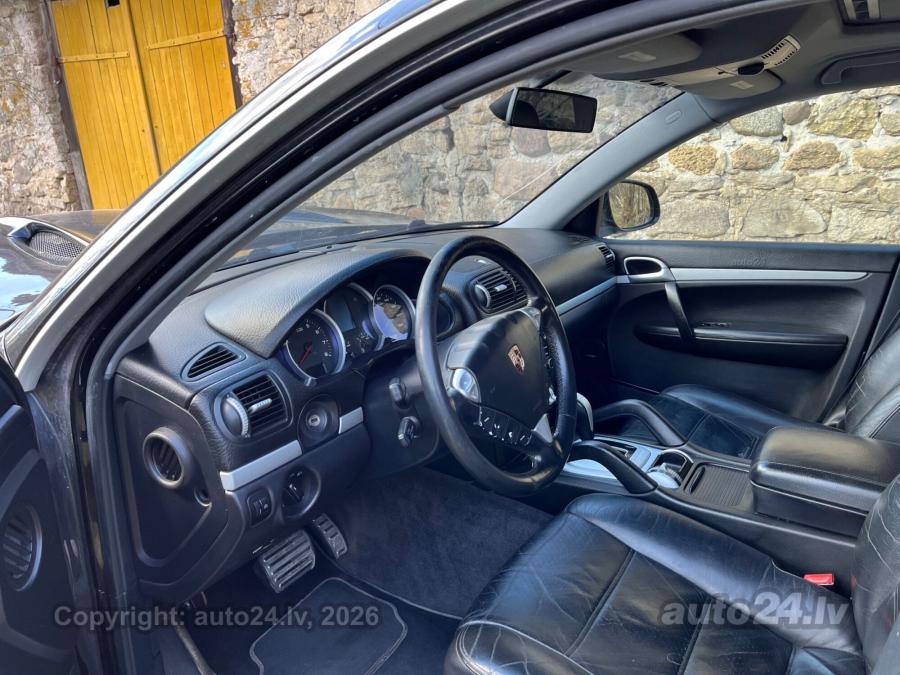 Melns Porsche Cayenne 2003 Rakvere, ar dzinēja tilpumu 4.50 L un nobraukumu 347 tūkst. km par 5999 €, foto 10 vietnē AUTOMOTO.COM.LV