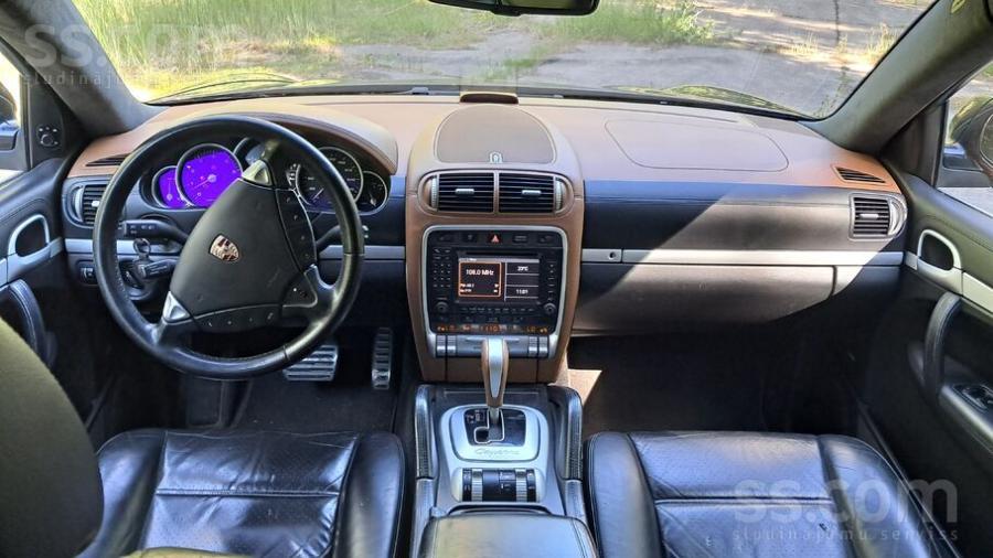 Melns Porsche Cayenne 2003 Jelgava, ar dzinēja tilpumu 4.50 L un nobraukumu 275 tūkst. km par 3000 €, foto 5 vietnē AUTOMOTO.COM.LV
