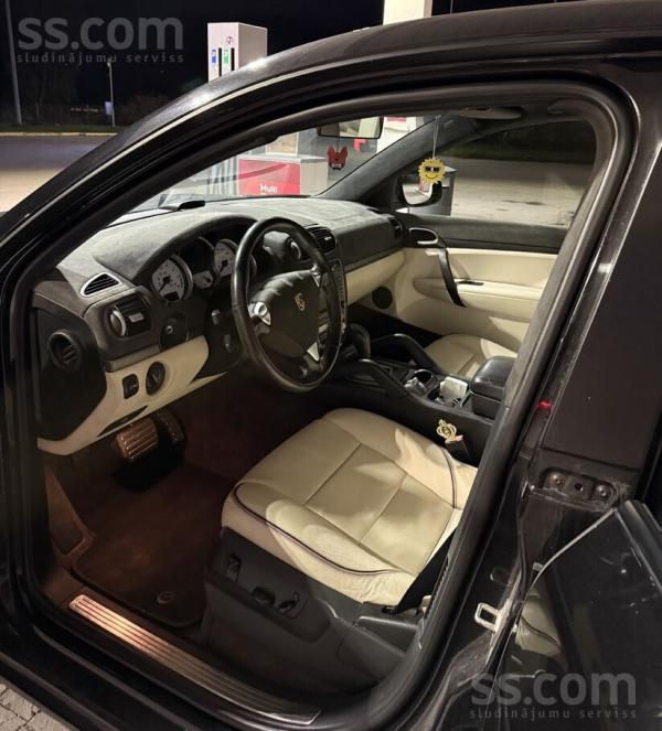 Black Porsche Cayenne 2004 in Riga, with an engine capacity of 4.50 L and mileage of 215 thousand km for 5900 €, photo 11 on AUTOMOTO.COM.LV